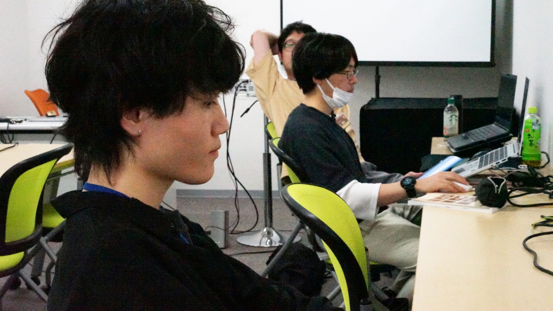 放課後の学生たち【動画・CG・Webクリエーター科】│NCC 新潟コンピュータ専門学校│未来を創る、最先端を学ぶ