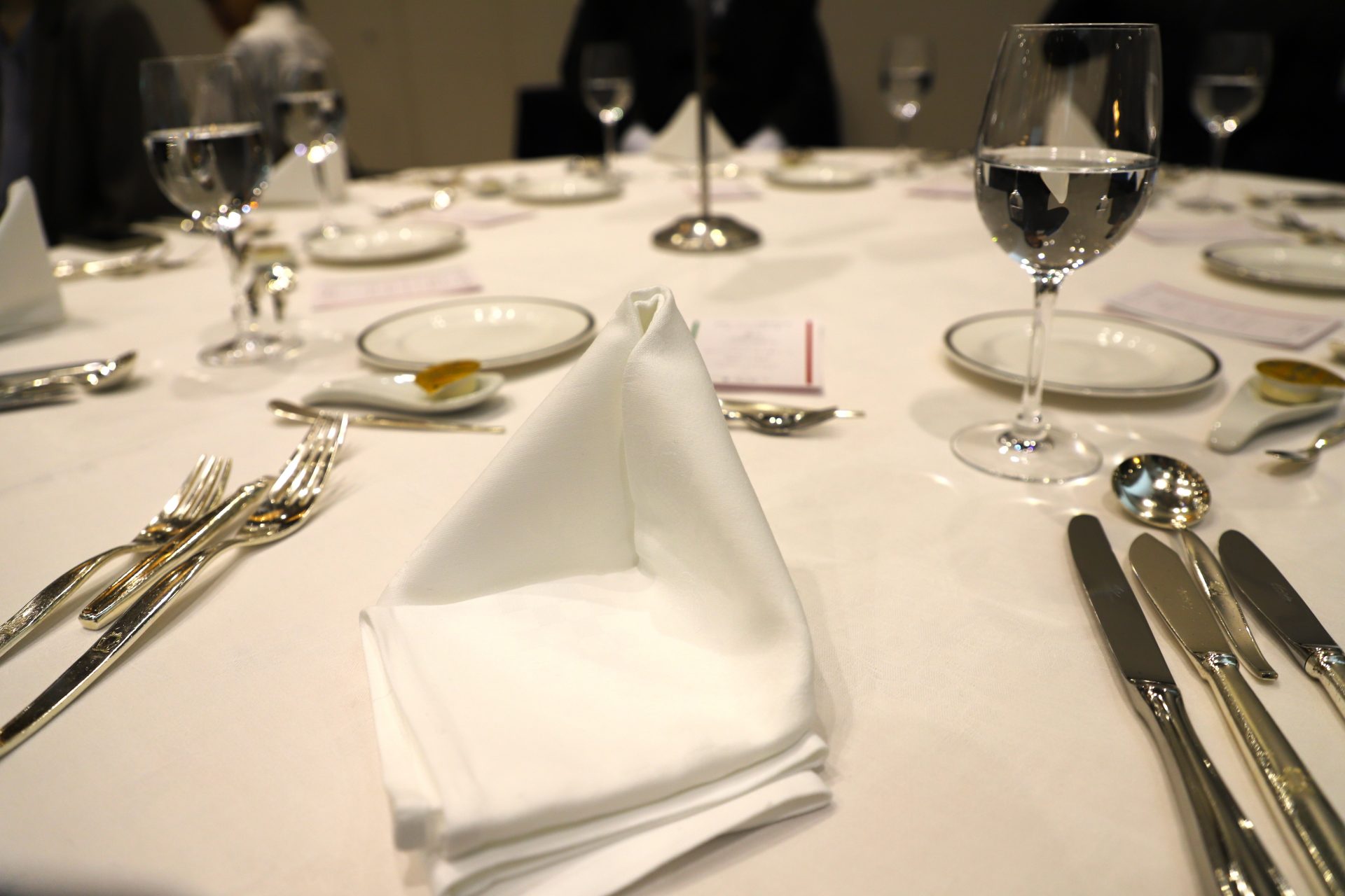 テーブルマナー研修【動画・CG・Webクリエーター科】│NCC 新潟コンピュータ専門学校│未来を創る、最先端を学ぶ